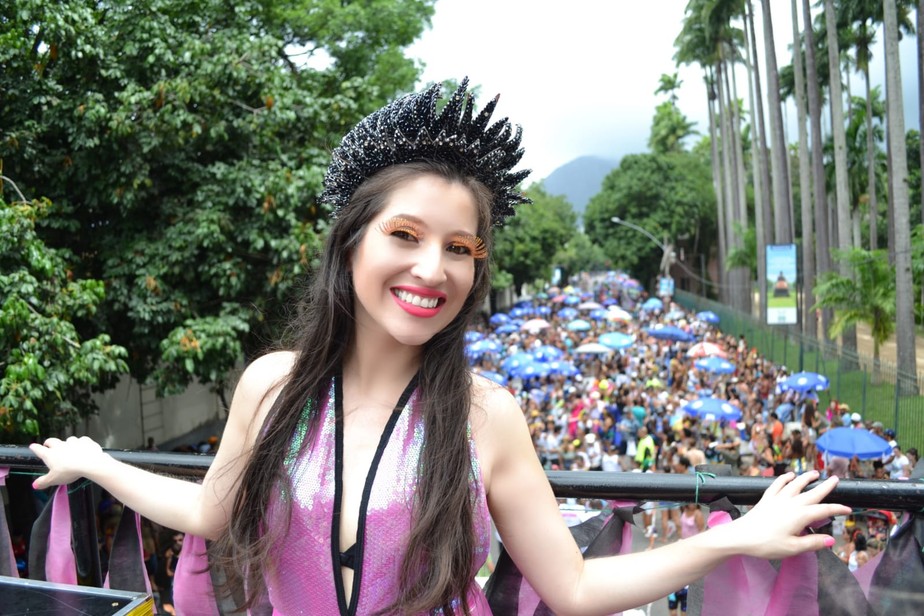 Cantora Labibe fecha carnaval no Rio com Bloco Fofoqueiros de Plantão ...
