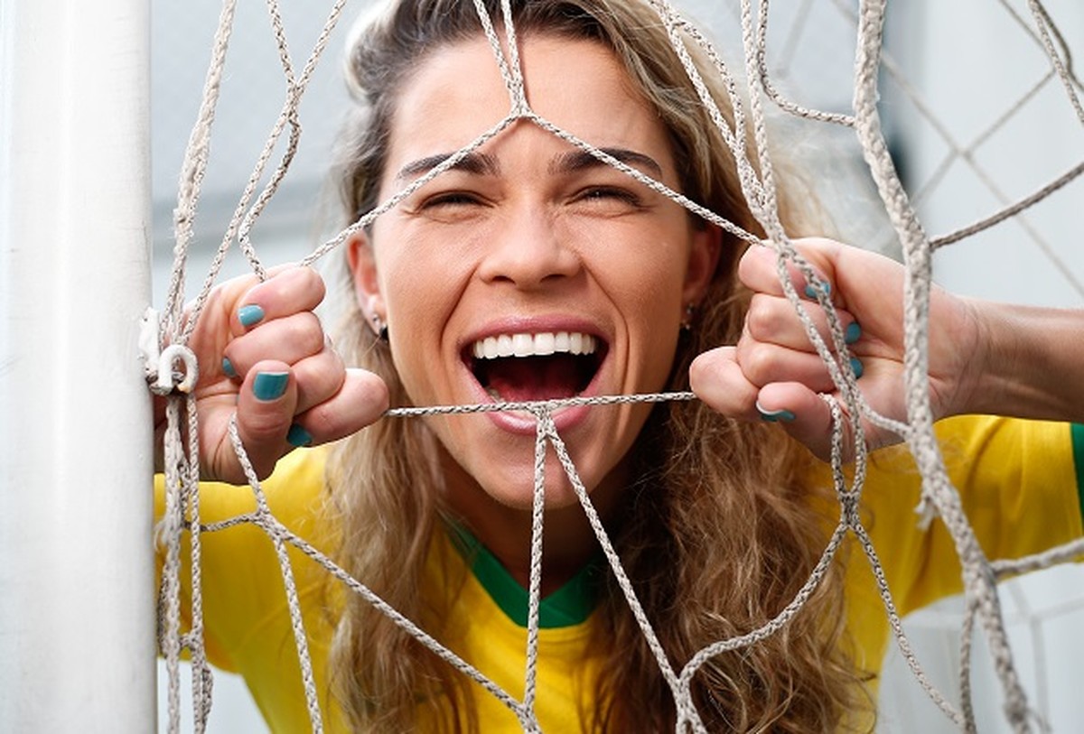 Tamires, lateral do Corinthians e da seleção brasileira, é eleita ...