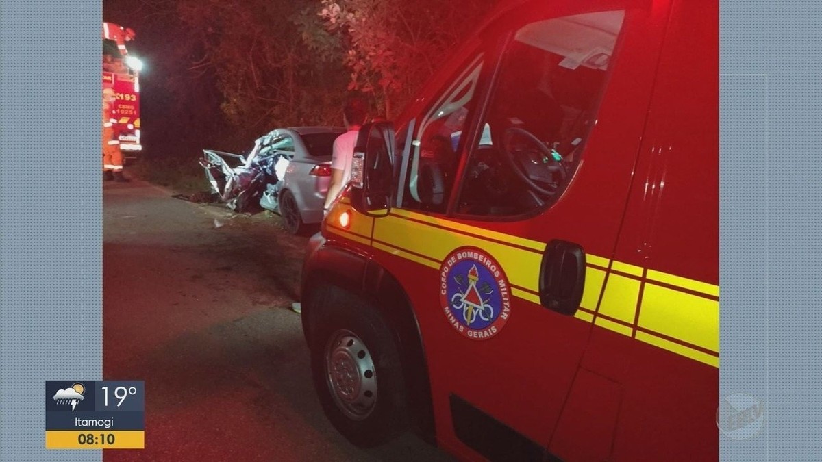 Jovem fica gravemente ferido após batida entre carro e caminhão na MG-290, em Pouso Alegre, MG ...