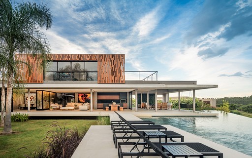 Casa de campo tem conexão intensa com a natureza - Casa Vogue | Casas