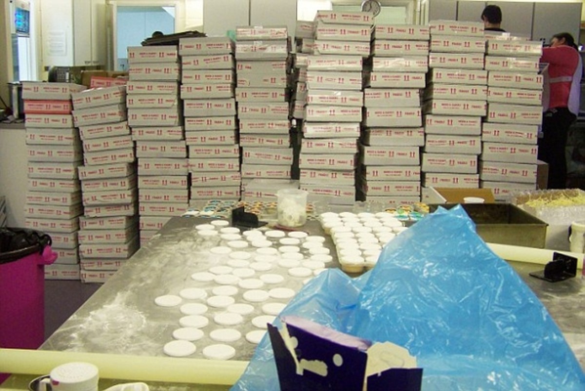 Oferta no GroupOn faz confeiteira produzir 102 mil bolinhos em um mês ...