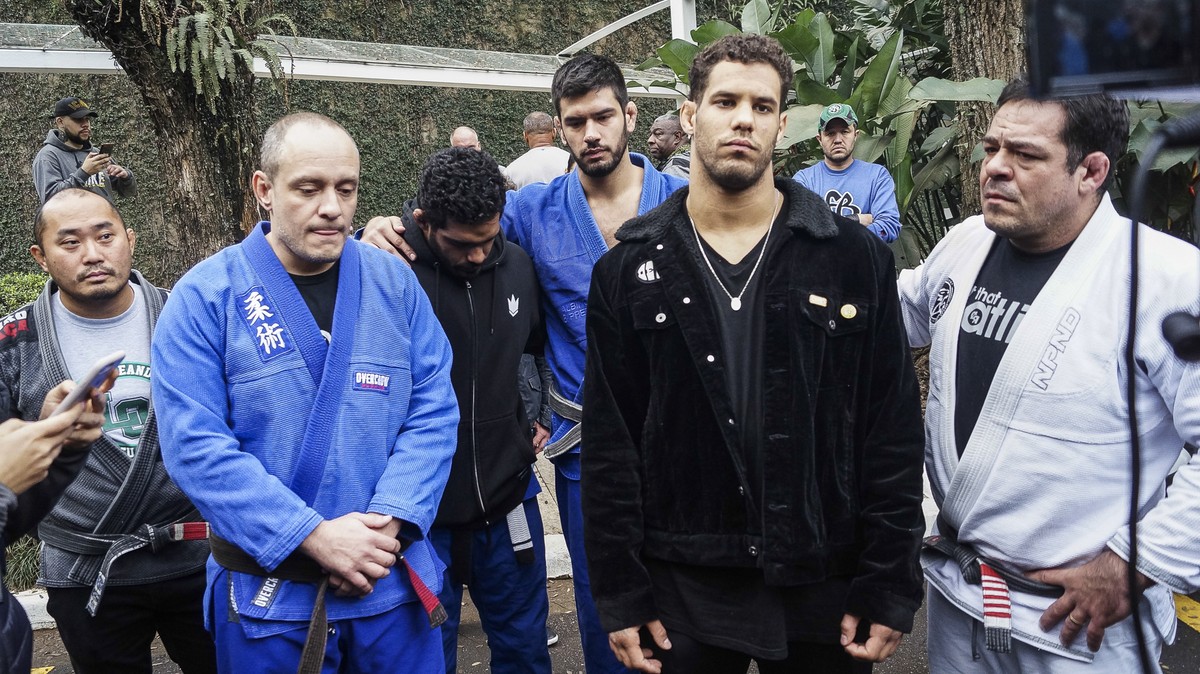 Amigos De Leandro Lo Usam Quimono Para Homenagear Lutador Durante