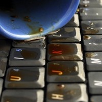 Saiba minimizar danos após derramar líquidos no teclado ou smartphone ...