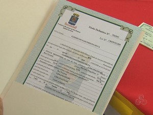 G1 - Moradores recebem títulos definitivos de propriedade em bairro da ...