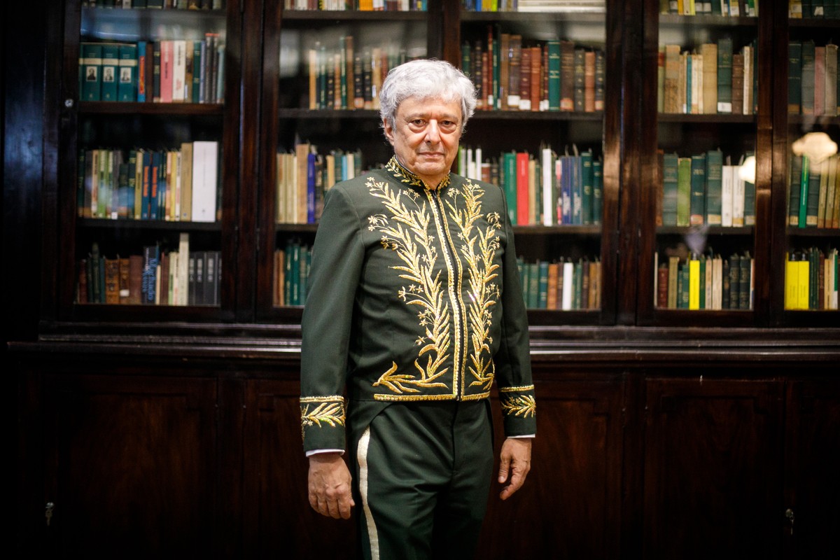 Cientista social e escritor, Jorge Caldeira toma posse ABL, na Cadeira 16