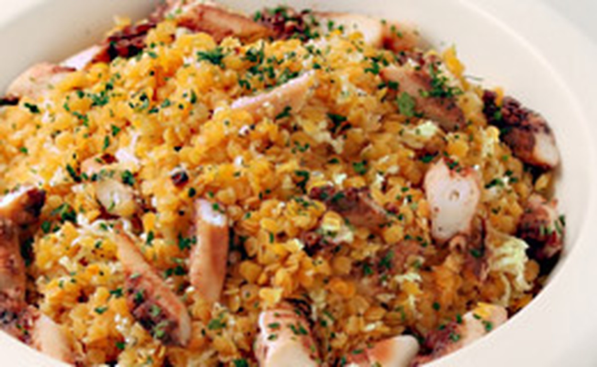 Salada de lentilha rosa com polvo e coco fresco | Natal | Receitas