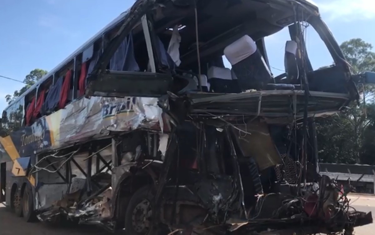 Motorista de ônibus que se envolveu em acidente com três mortos e 30 ...