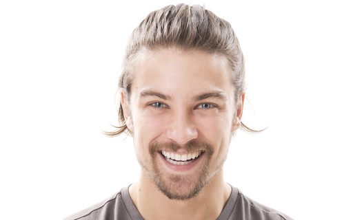 Em entrevista, Raphael Sander fala sobre atuação em "Verdades" e revela ...