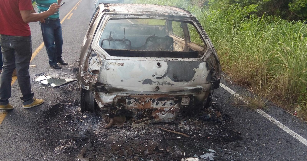 G1 Homem é Preso Após Roubar E Atear Fogo Em Carro Em Campo Azul Mg