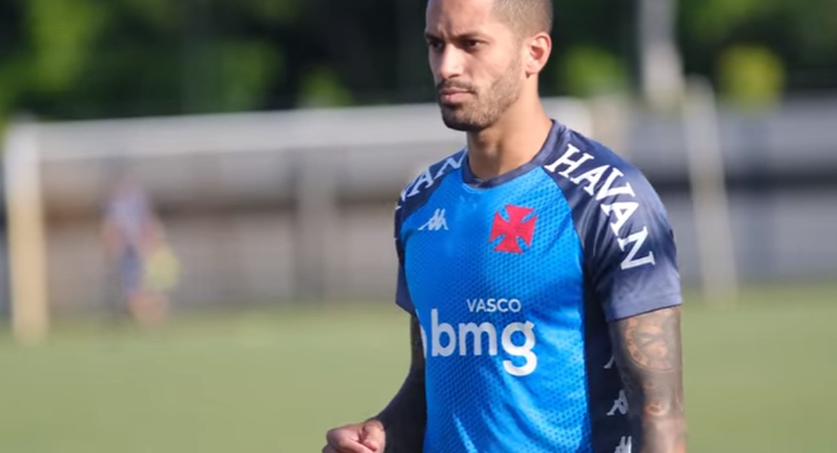 Rômulo trabalha com grupo e participa de primeiro treino na volta ao ...
