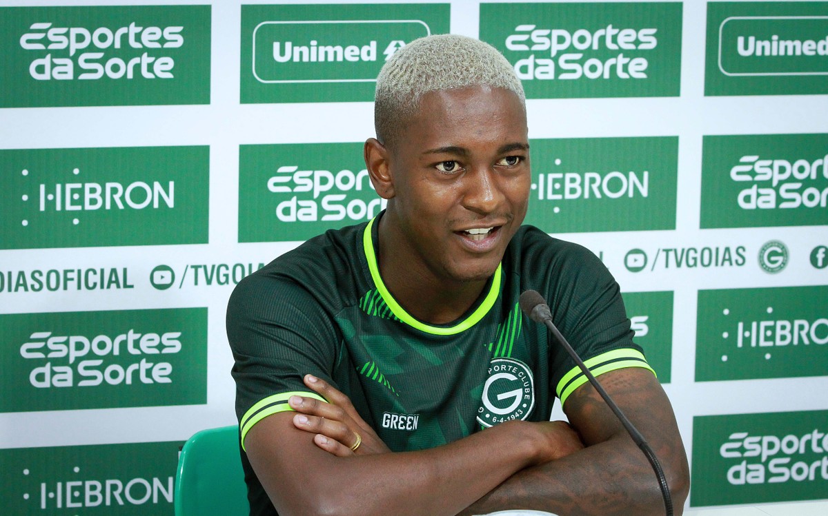 Após longa espera, Jhonny Lucas agradece confiança do Goiás | goiás | ge