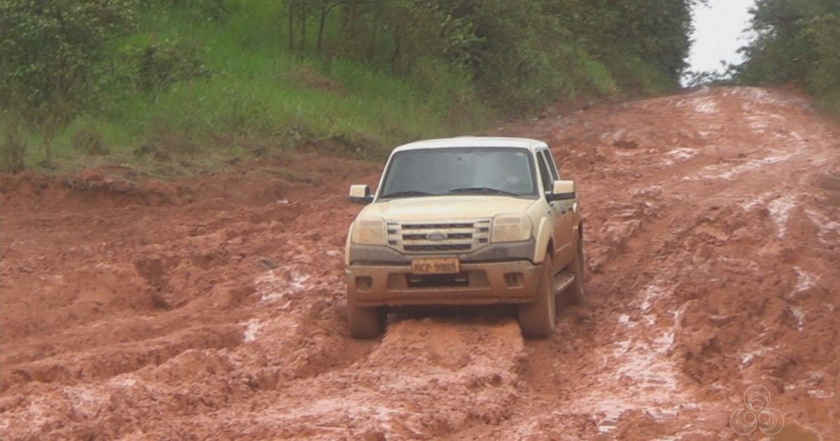 G1 - Vídeo mostra carros 'patinando' em estrada com lama no Amapá ...