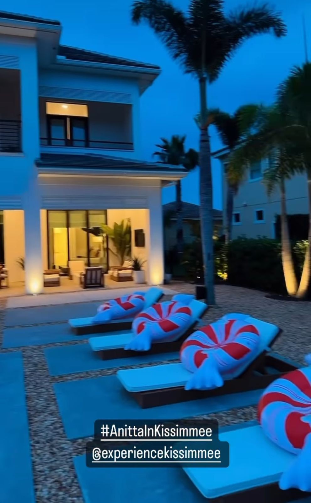 Nos EUA, Anitta mostra decoração de casa onde vai passar o Natal ...