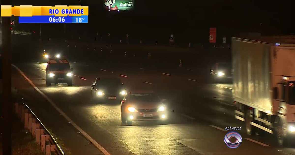 G1 - Mais de 35 mil carros devem retornar do litoral pela freeway nesta ...