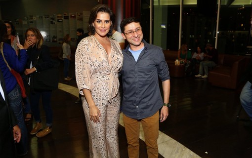 Solteiro, Dudu Azevedo vai a pré-estreia de filme de Deborah Secco ...