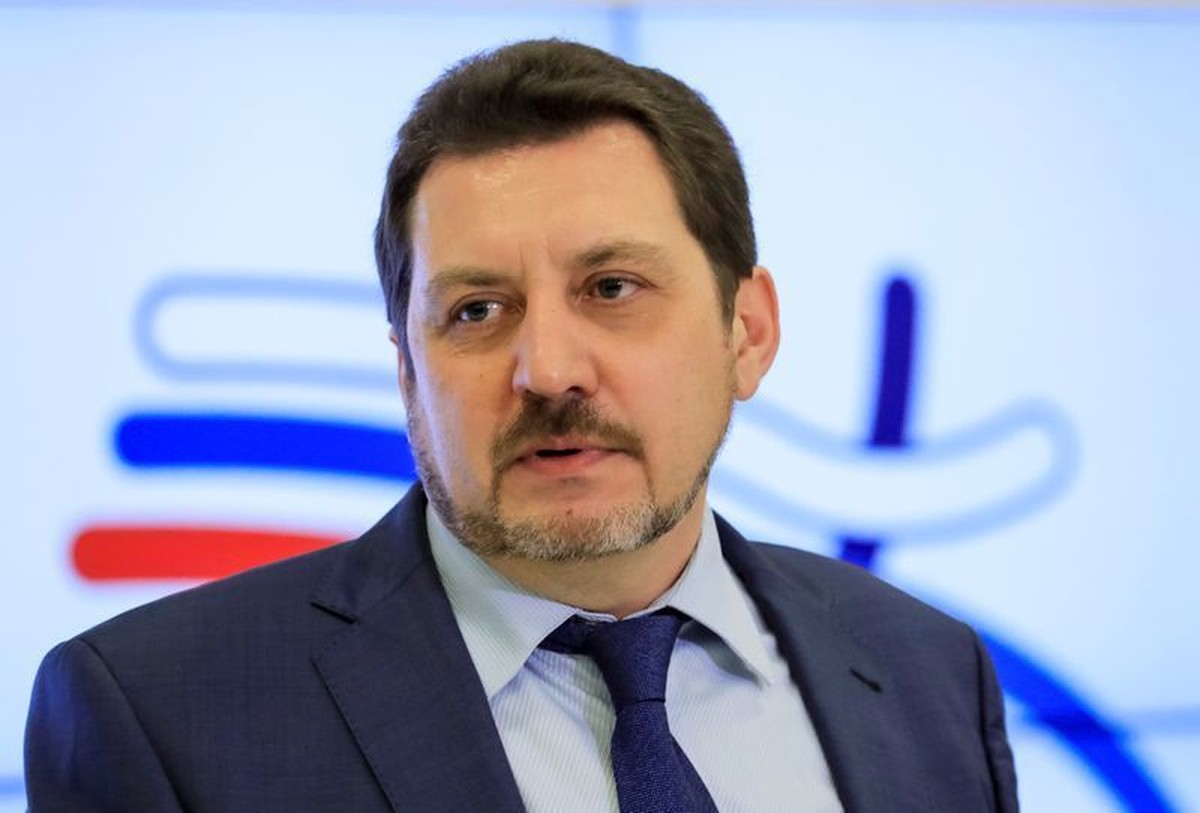 Após renúncia, ex-presidente volta ao comando da Federação Russa de ...