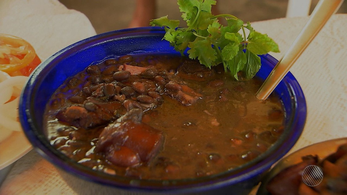 Panela de Bairro ensina a fazer deliciosa feijoada carioca; confira receita | Culinária | G1