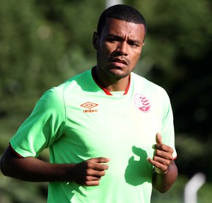 Zagueiro Welton Felipe e mais sete da base estão fora do elenco do Náutico