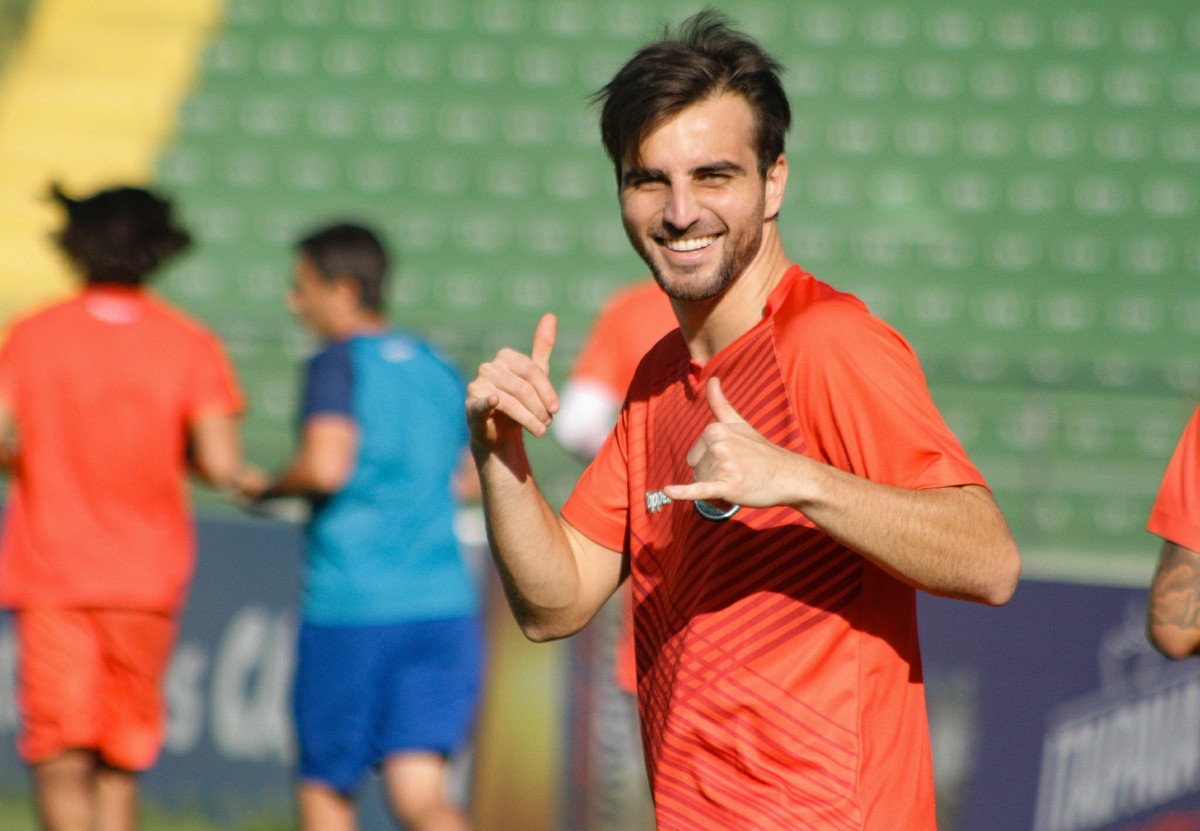 A um gol de recorde na carreira, Rafael Longuine tenta encerrar seca de ...