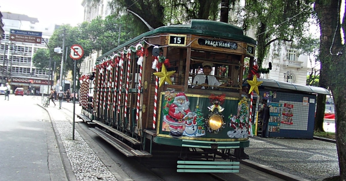 G1 - Bonde de Santos é decorado especialmente para o Natal - notícias ...
