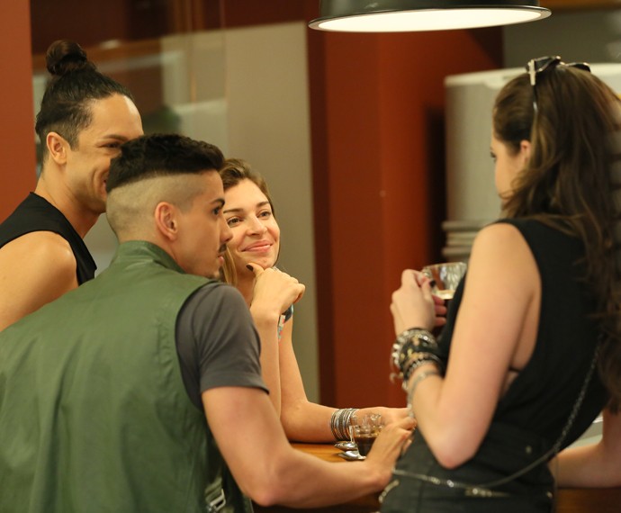 Larissa faz revelação sobre Alex - notícias em Vem por aí