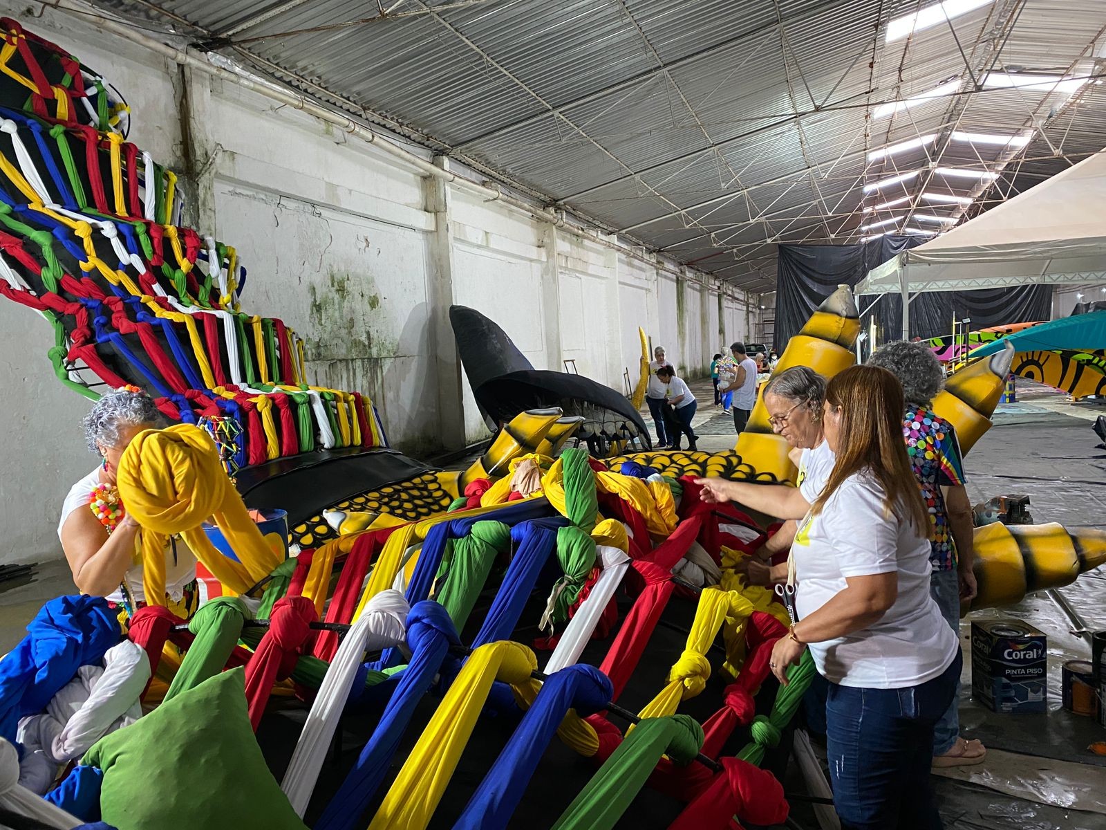 Bonecos gigantes se preparam para retornar às ruas no carnaval de ...
