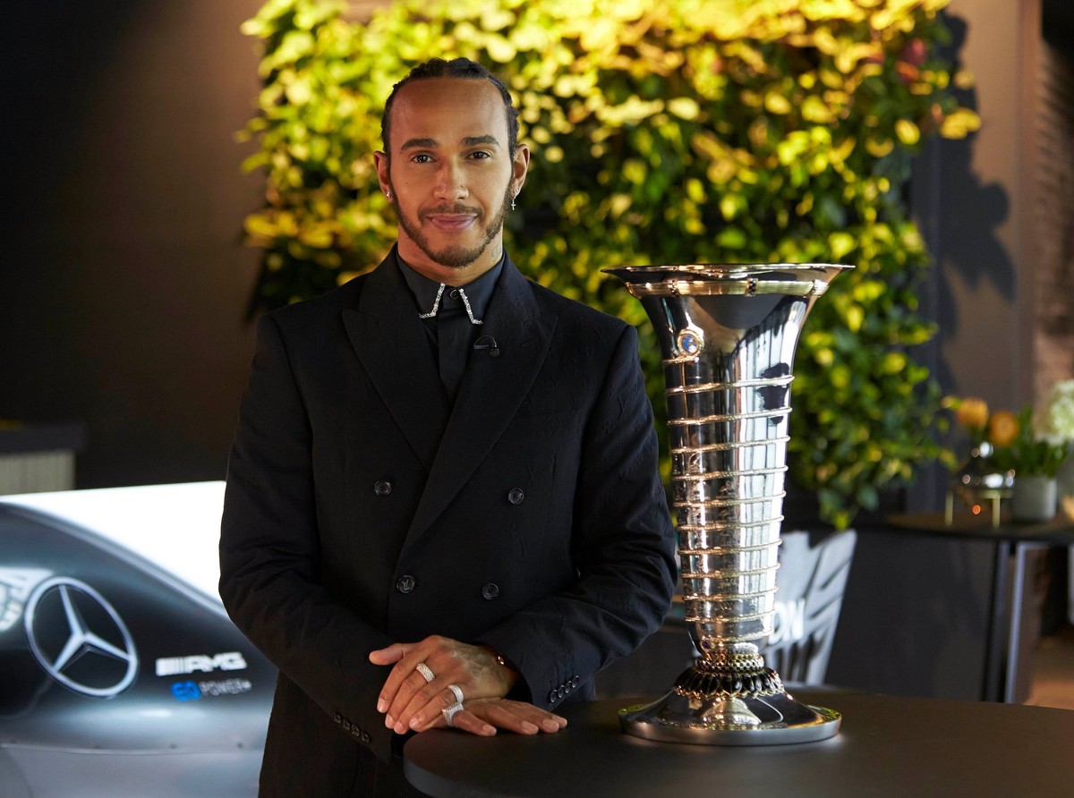 Mercedes e Lewis Hamilton divergem em relação ao tempo de contrato para ...