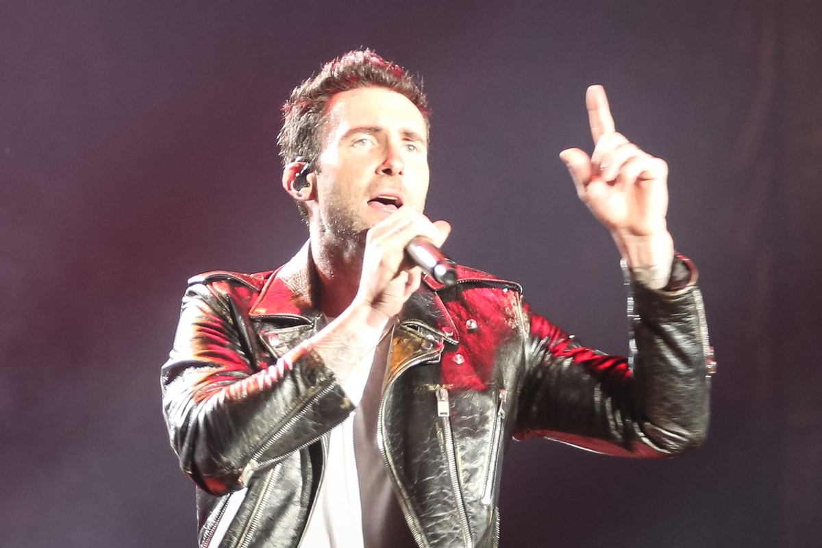 Adam Levine, do Maroon 5, nega traição com modelo, mas admite flerte ...