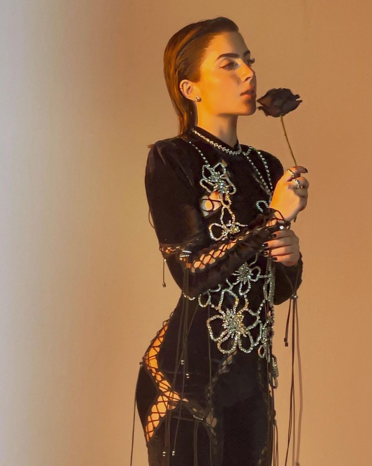 Jade Picon para a web com look fashionista e rosa escura | Vogue | Vogue