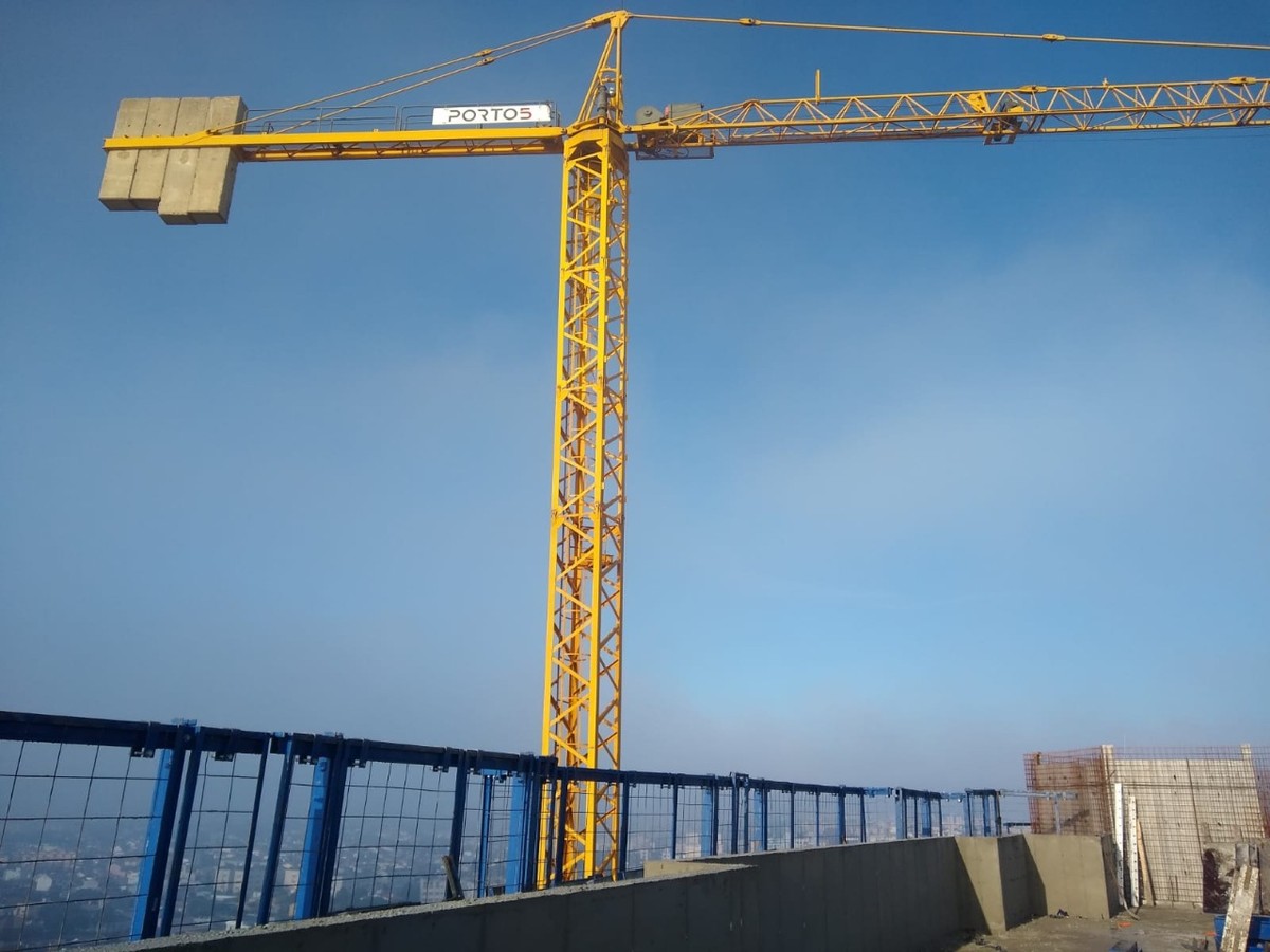 Grua de 65 metros viaja da Europa até SC para erguer prédios mais ...