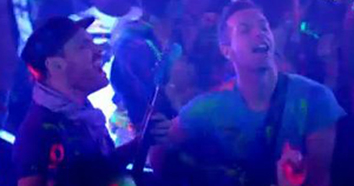 G1 - Coldplay toca em pista de dança no clipe de 'Charlie Brown'; veja ...