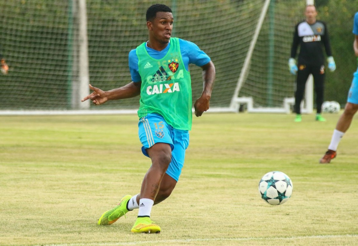 Após lesão, Felipe Rodrigues vê briga por titularidade aumentar no ...