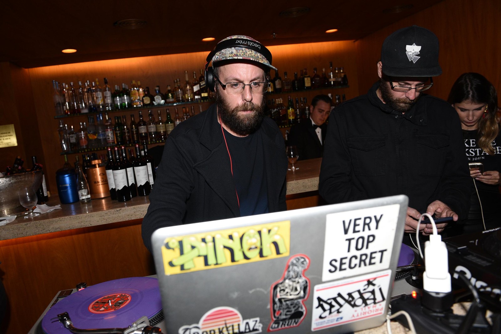 John John recebe Adam Levine em São Paulo | Lifestyle | Vogue