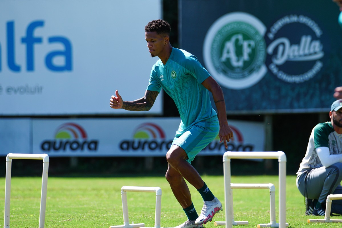 Rodrigo Freitas celebra momento na Chapecoense e projeta mata-mata ...