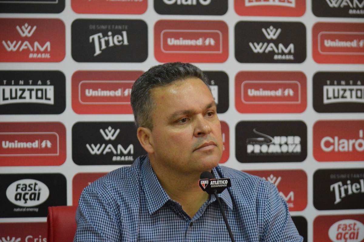 Adson diz que elenco está sentindo a pressão do acesso e reclama de ...