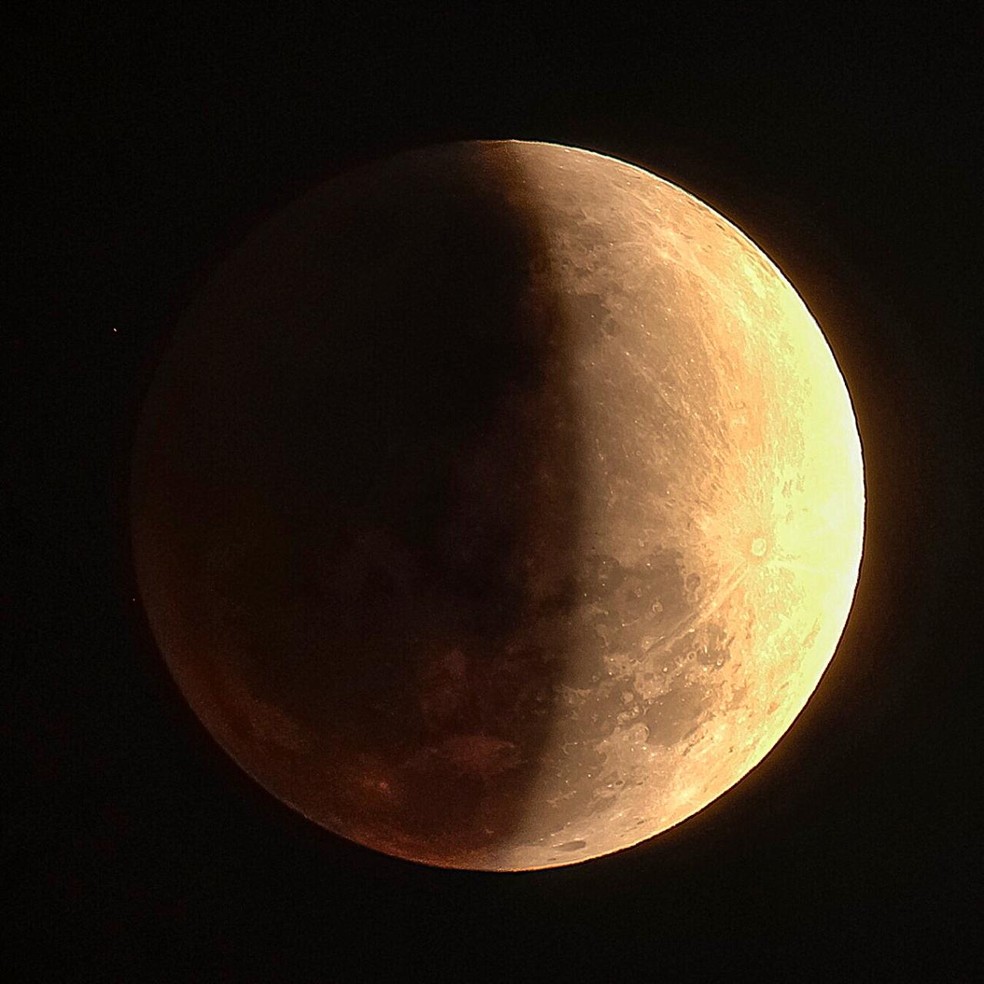 Eclipse parcial da Lua: fotógrafos de Brasília registram fenômeno; veja ...