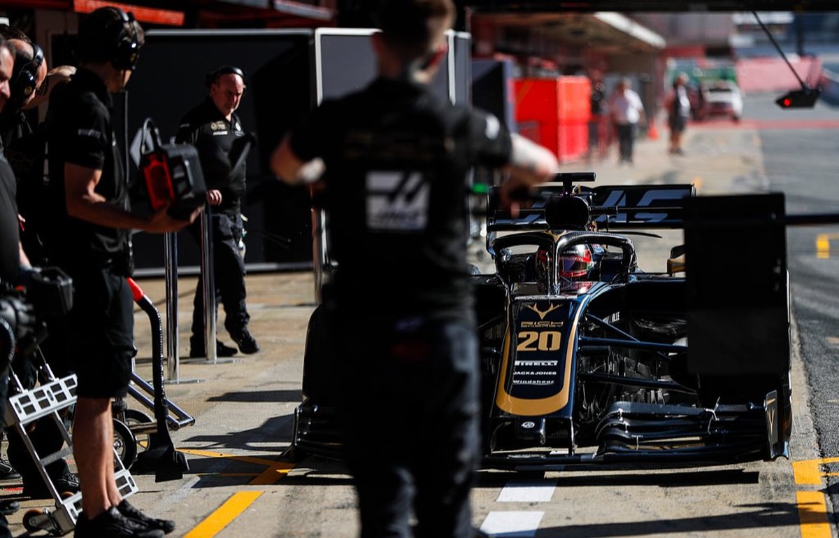 Kevin Magnussen lidera manhã de treinos em Barcelona; Sérgio Sette ...