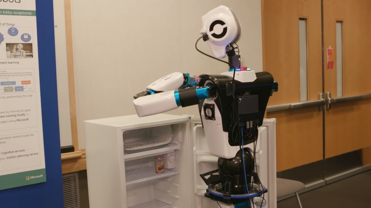 Robô-assistente da Microsoft pega cerveja na geladeira para o dono ...