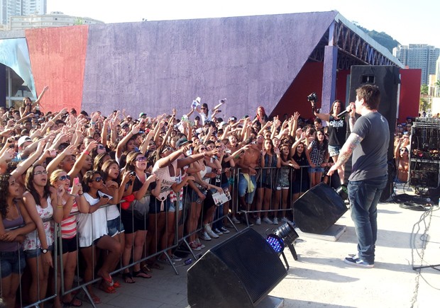 G1 - Strike e Aliados recebem premiação e reúnem multidão em praia de ...