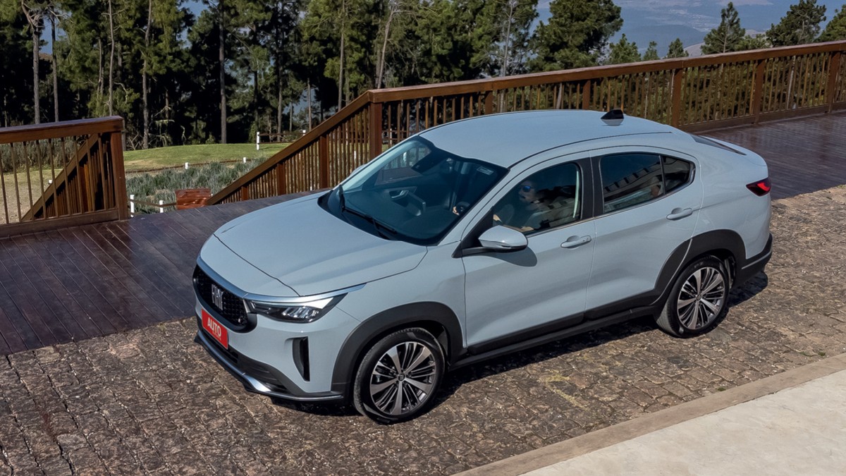 Fiat Fastback Audace tem fartura de equipamentos e visual de carro ...