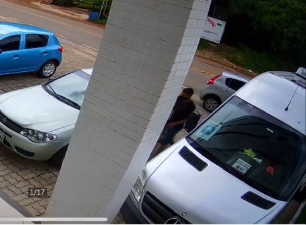 Homem é morto a tiros em frente a pet shop de Salvador; polícia diz que vítima foi baleada após ...