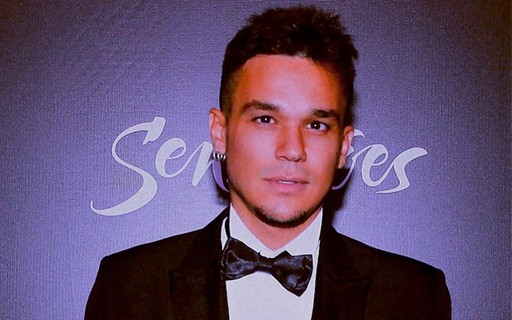 Leandro, do KLB posta foto de black tie e Nathália Guimarães comenta ...