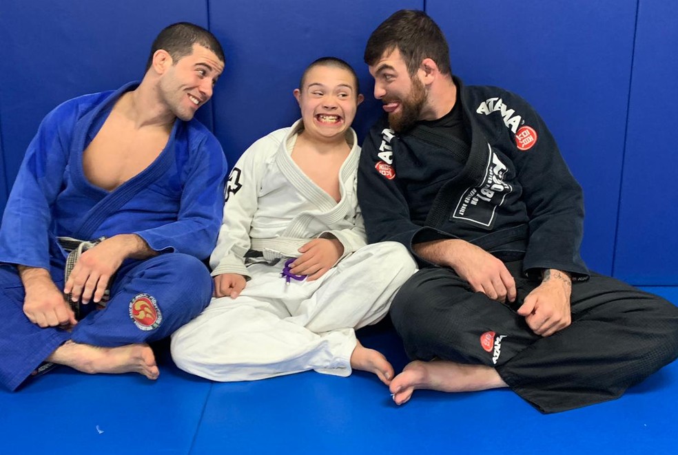 Radio Mantiqueira FM - A casa dos Artistas