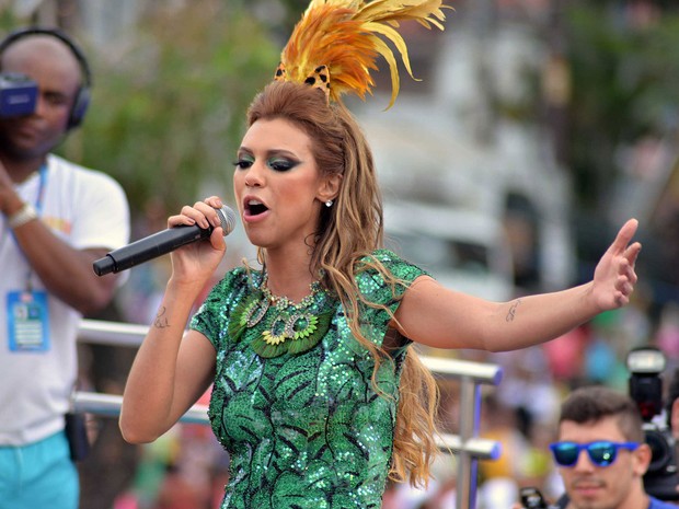 G1 - Sensuais, Ivete e Vina Calmon exibem looks verdes parecidos em ...