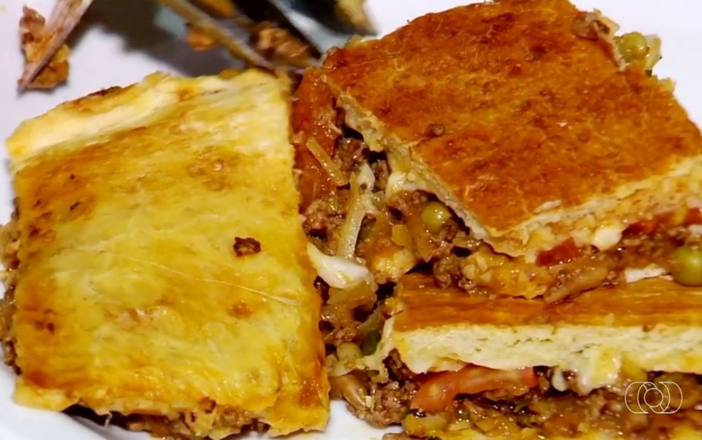 Cozinheiro ensina como preparar receita de pizza fechada | Prato do Dia ...