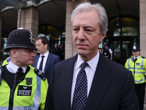 G1 - Ex-executivo do Barclays renuncia a bônus de quase 20 milhões de ...