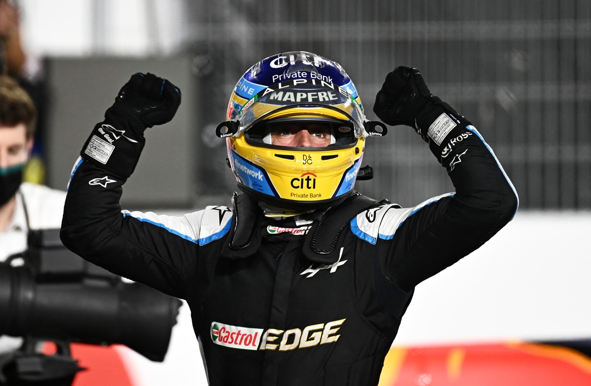 Alonso celebra volta ao pódio após sete anos: "Finalmente conseguimos ...