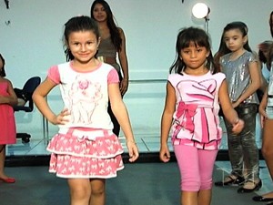G1 - Para realizar o sonho de ser miss, crianças fazem curso em São ...