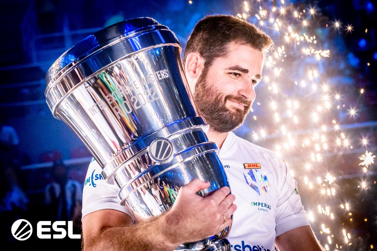 IEM Major Rio 2022: FalleN leva troféu para o palco na final | cs:go | ge