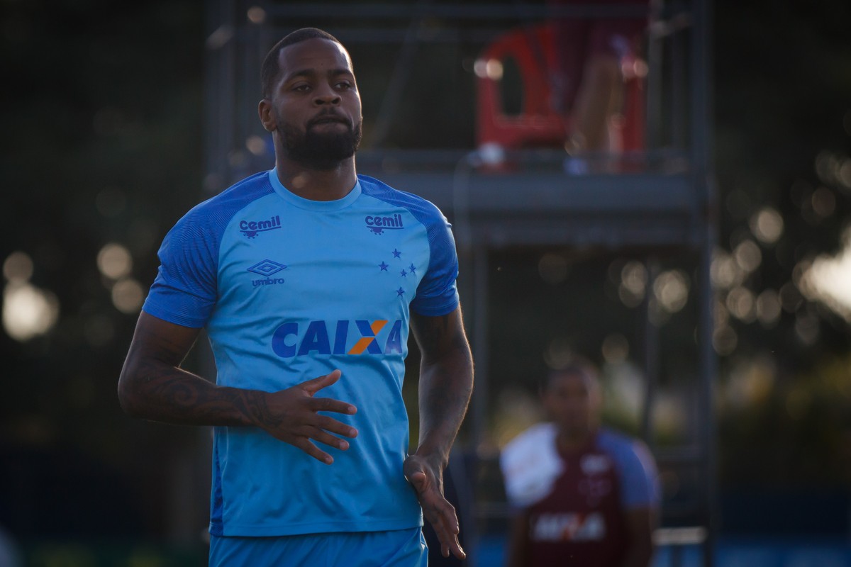 Dedé comemora período sem lesões na defesa e lamenta desfalques no ...